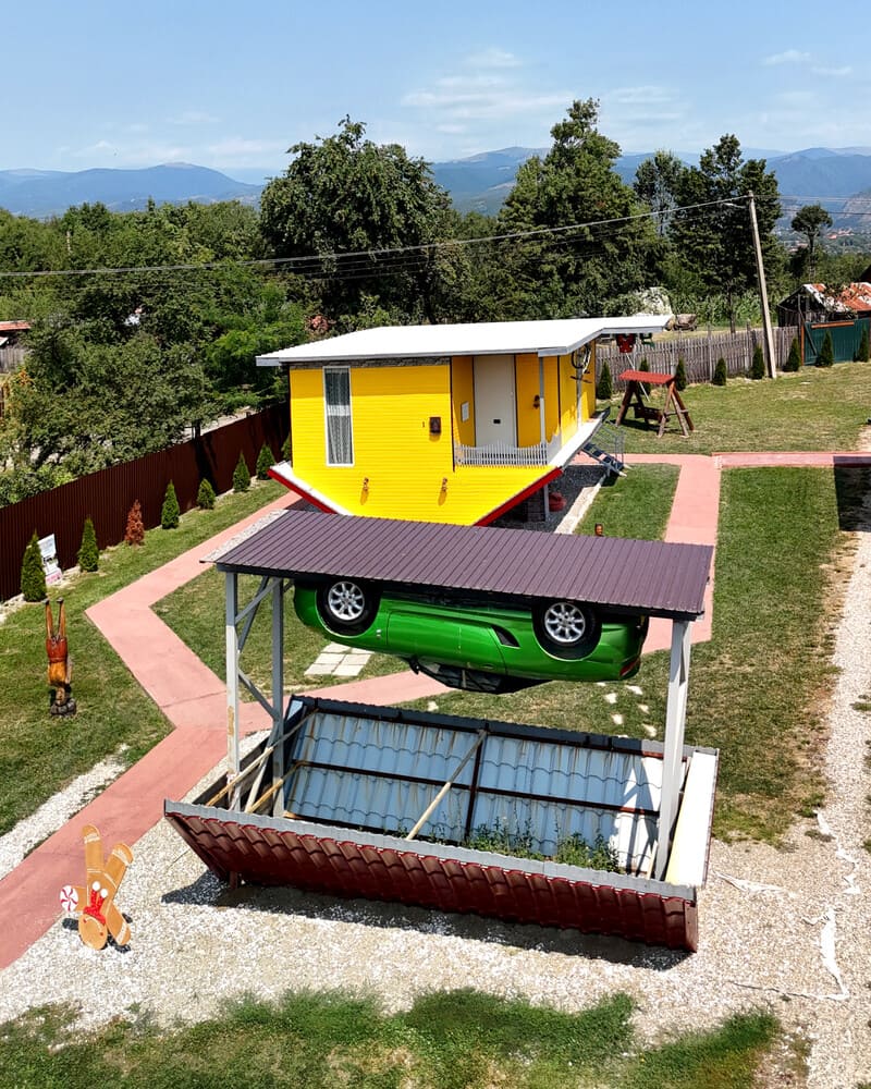 Satul răsturnat - Wel.ro