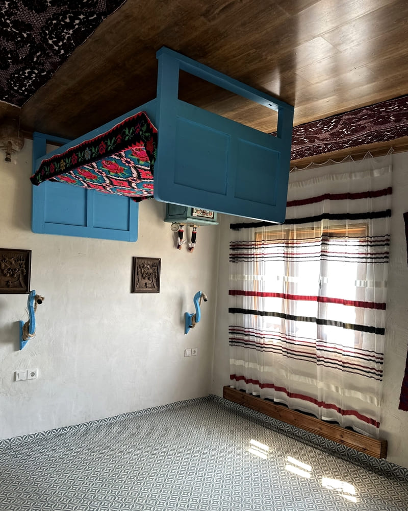 Satul răsturnat - Wel.ro